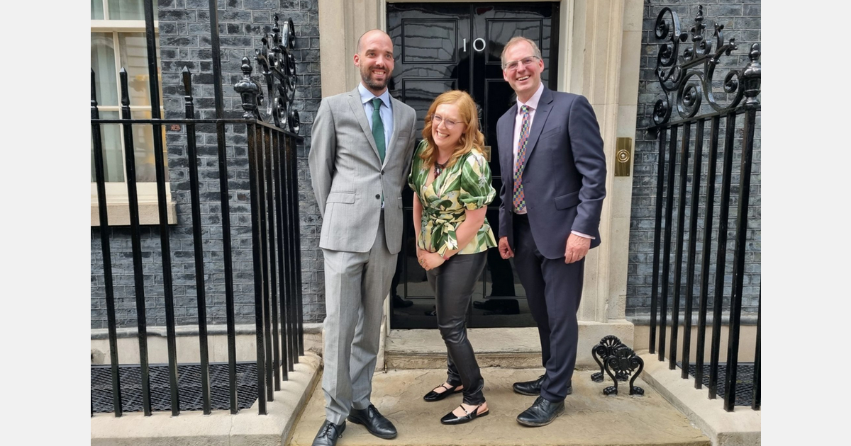 UK Vertical Farm Marks 10 Years with Salad Launch and Downing Street ...